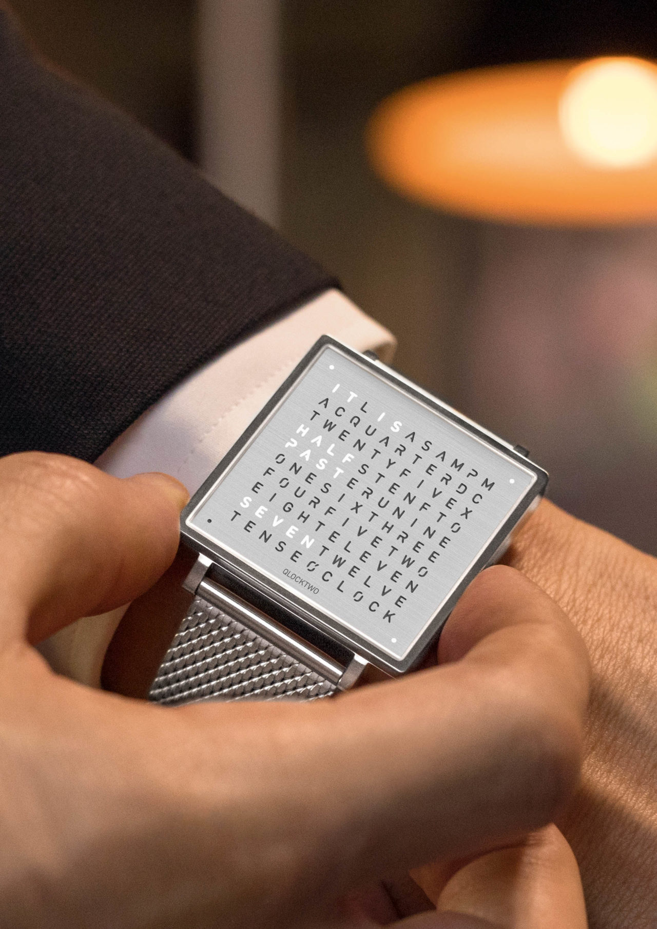 DESIGN: QLOCKTWO - ARMBANDUHREN – Das Magazin