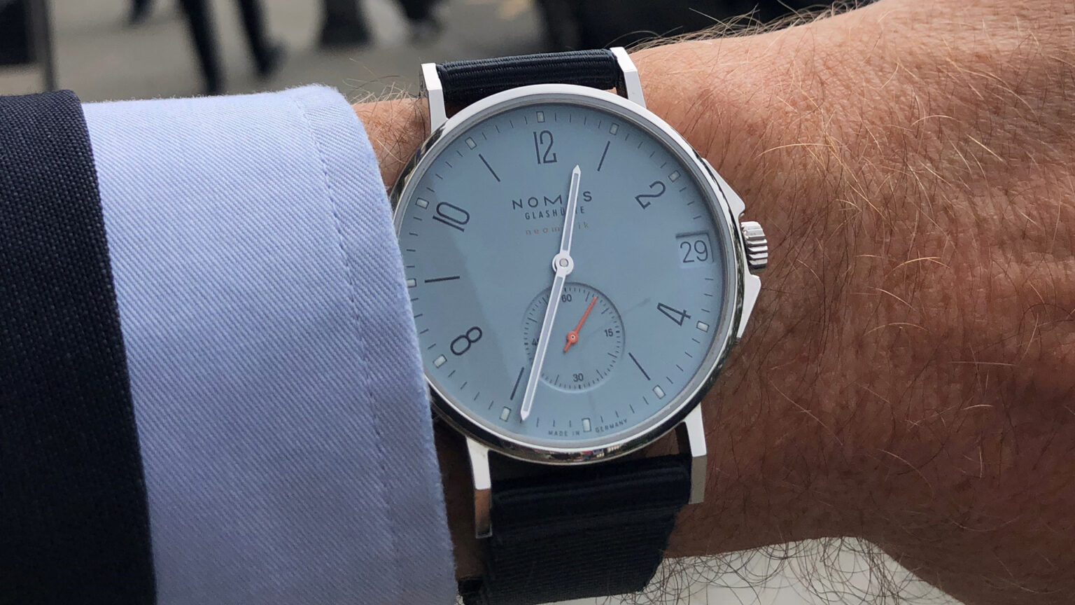 Hands On: NOMOS Ahoi Neomatik 38 Datum Sky - ARMBANDUHREN – Das Magazin